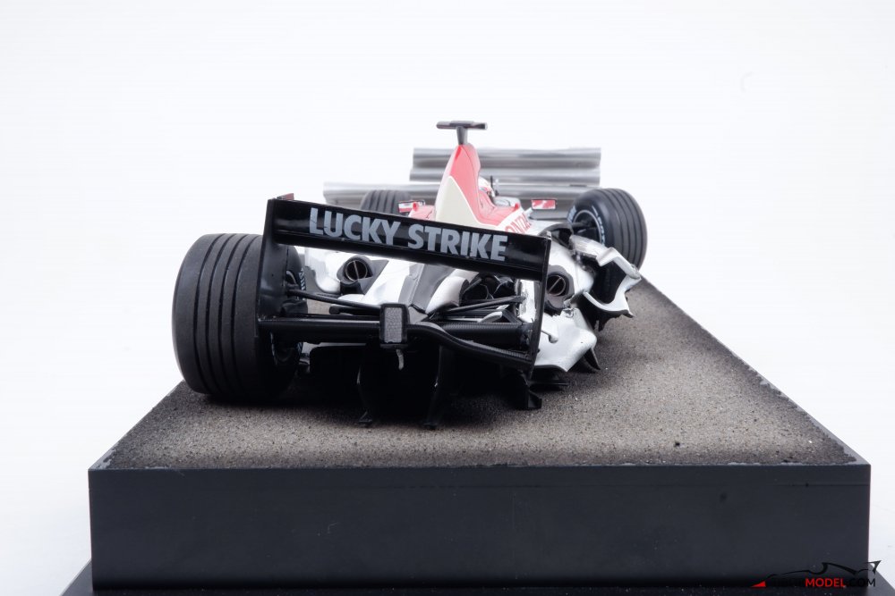 Diorama BAR Honda Button crash 2003 Monaco GP, 1:18 | Tibormodel.com
