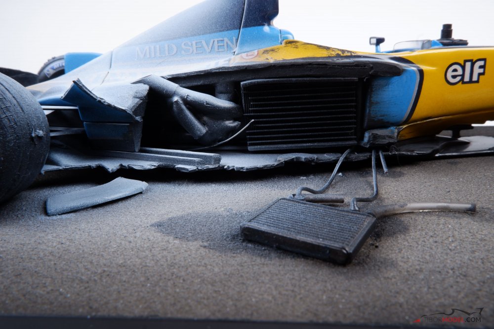 Renault R23 - Fernando Alonso 2003, diorama of the crash on the ...