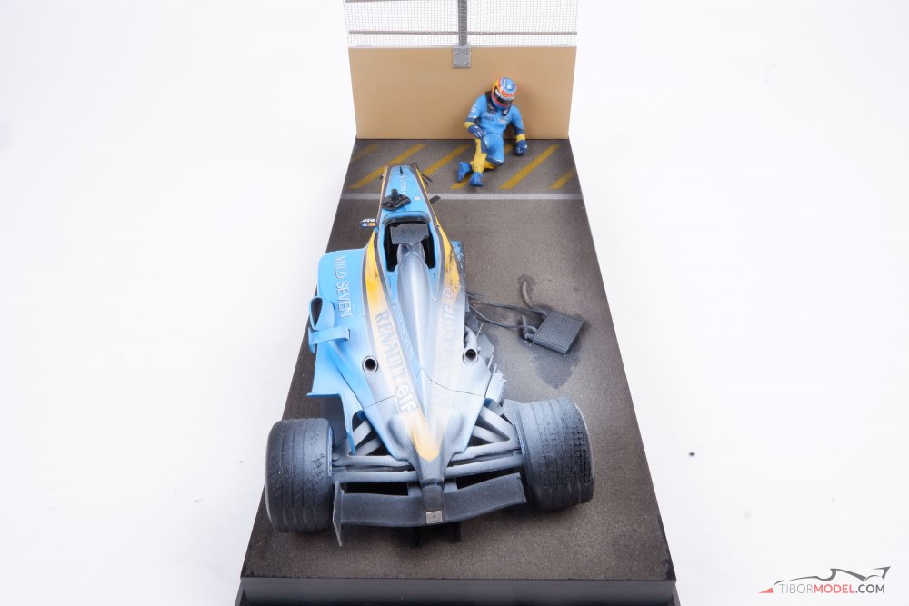 Renault R23 - Fernando Alonso 2003, diorama of the crash on the ...
