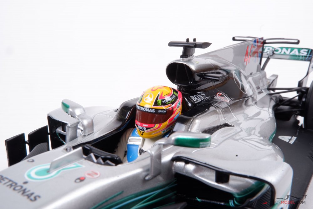 Model car Mercedes W08 Hamilton 2017, 1:18 Minichamps | Tibormodel.com