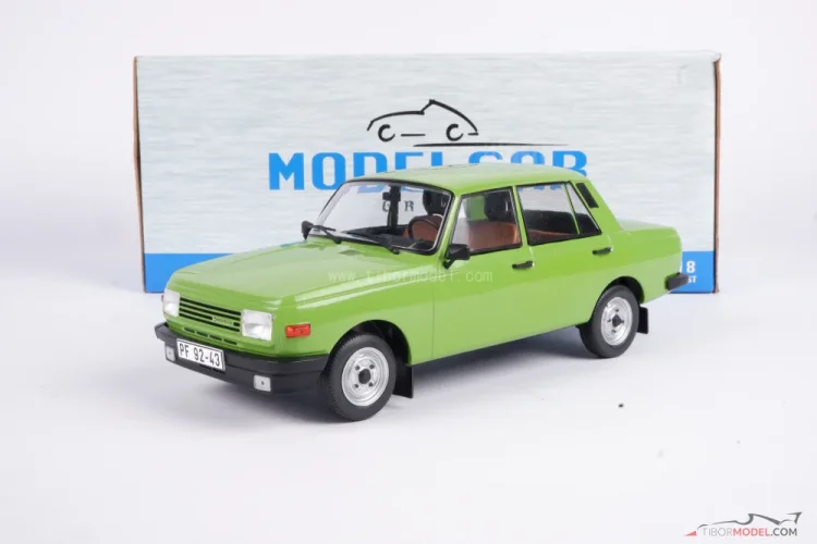 Model car Wartburg 353, green, 1:18 MCG | Tibormodel.com
