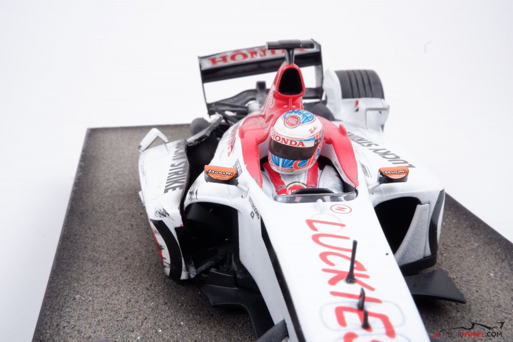 Diorama BAR Honda Button crash 2003 Monaco GP, 1:18 | Tibormodel.com