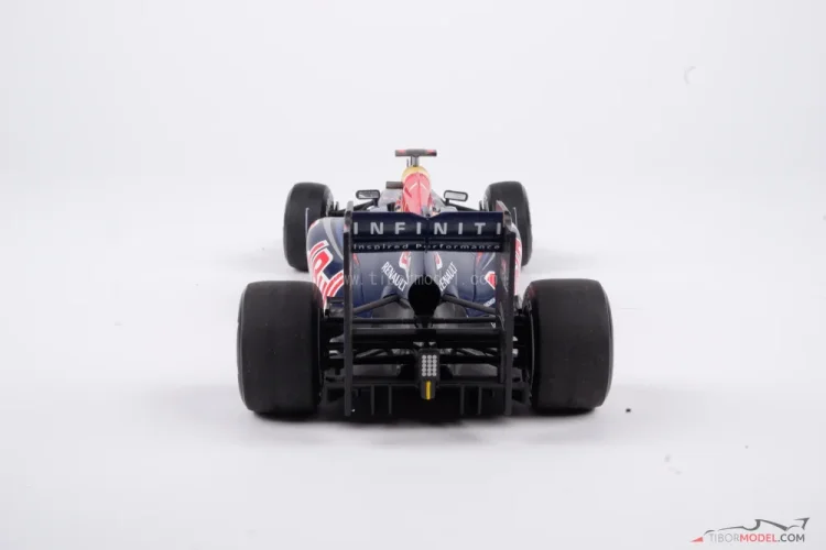 Model car Red Bull RB7 Vettel 2011, 1:18 Minichamps | Tibormodel.com