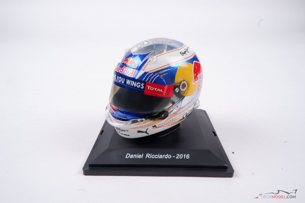 Helmet of Daniel Ricciardo 2016 Red Bull, 1:5 Spark | Tibormodel.com
