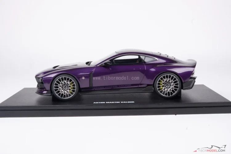 Modellautó Aston Martin Valour lila, 1:18 GT Spirit | Tibormodel.com