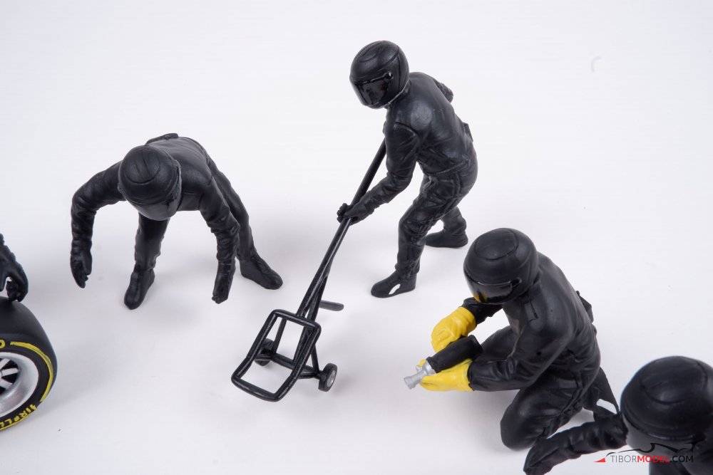 Figures Mercedes F1 pit stop, 1:18 American Diorama | Tibormodel.com