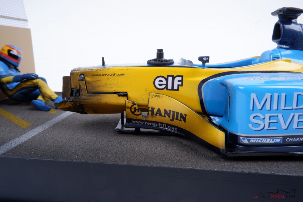 Renault R23 - Fernando Alonso 2003, diorama of the crash on the ...